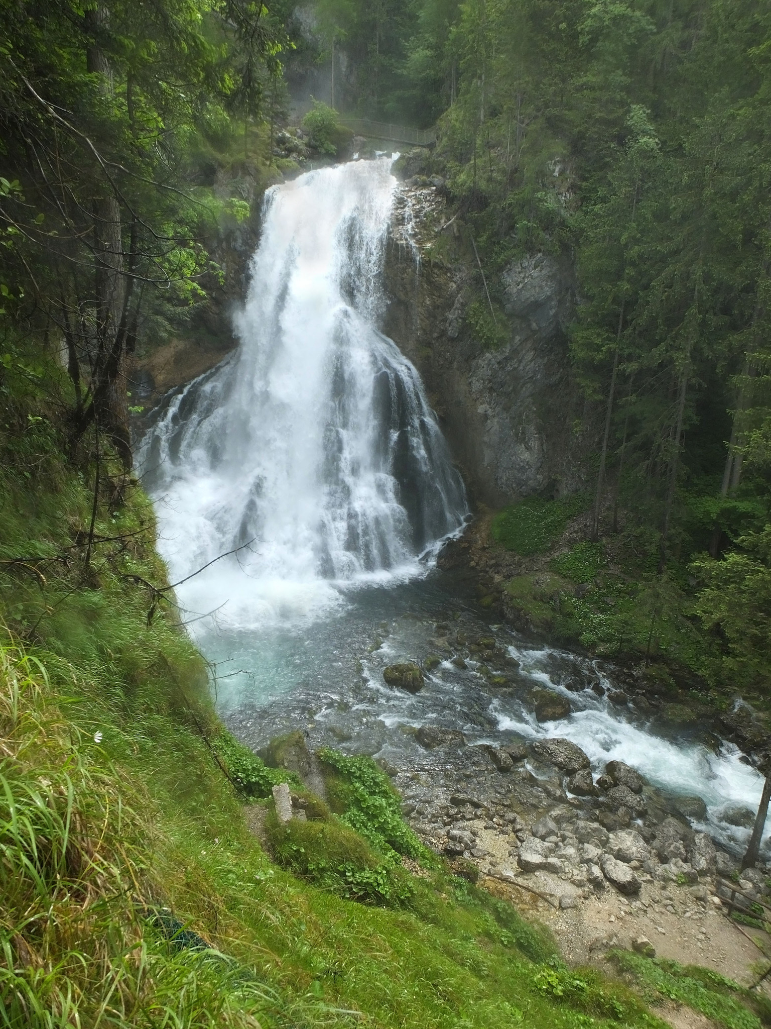 Der Wasserfall von weiter oben fotografiert - Tennengau