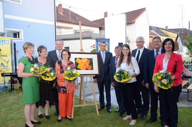 Schaller beim Kundenempfang in der Raiffeisenbank Waizenkirchen ...