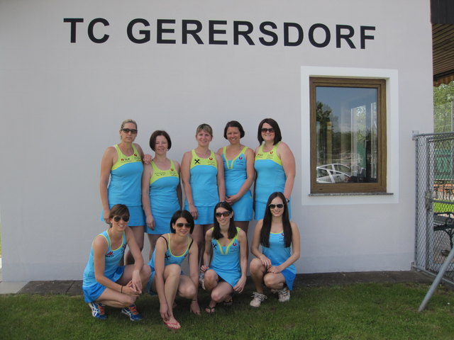 Tennisdamen in neuen Dressen - Güssing