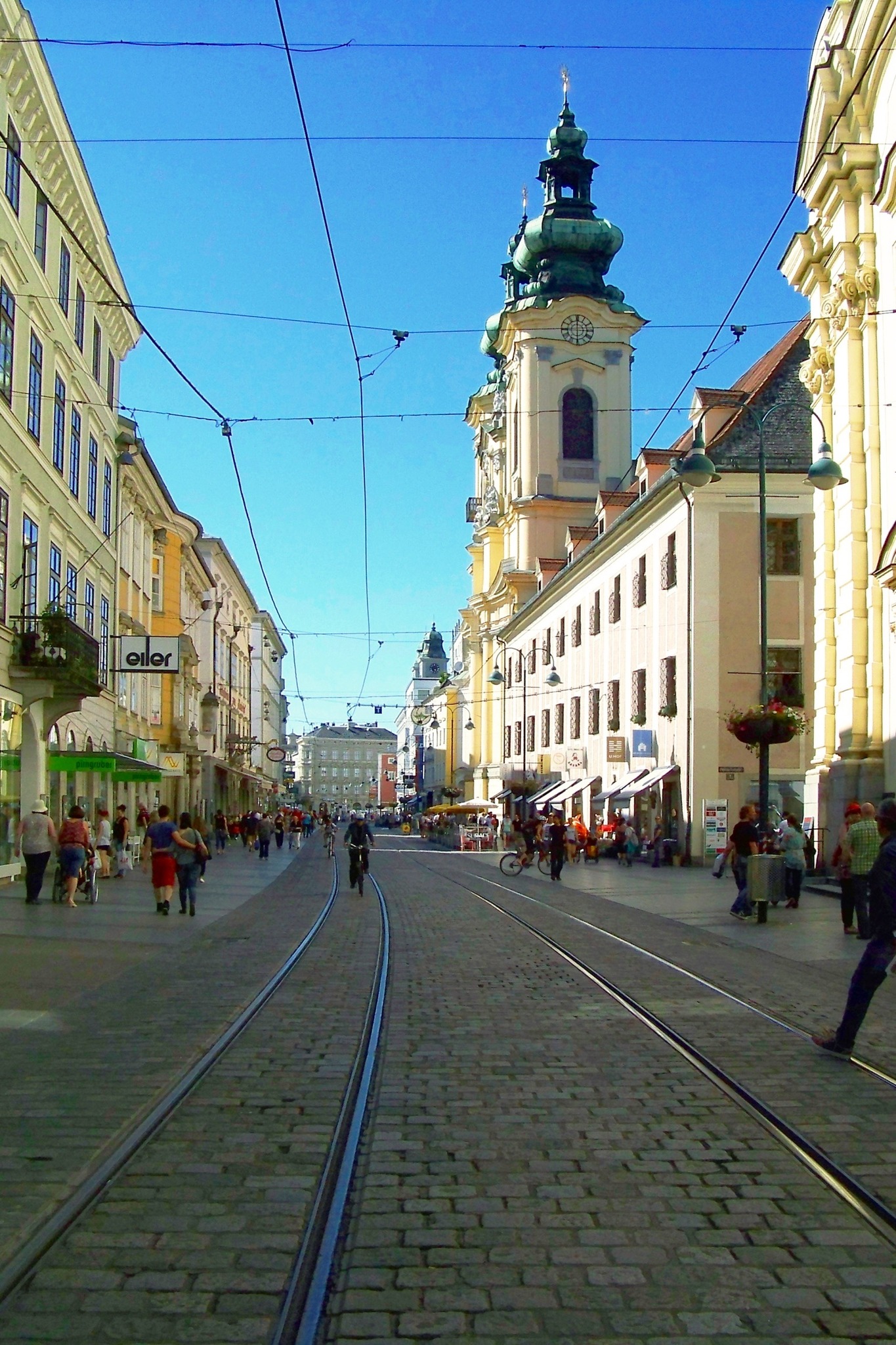 Landstrasse mit Blick zum Taubenmarkt - Linz