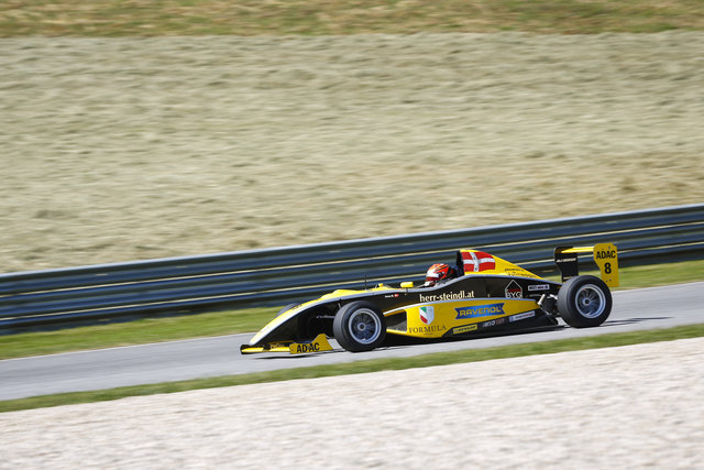 ADAC Formel Masters: Neuhauser Racing feiert Halbzeit-Meisterschaft ...