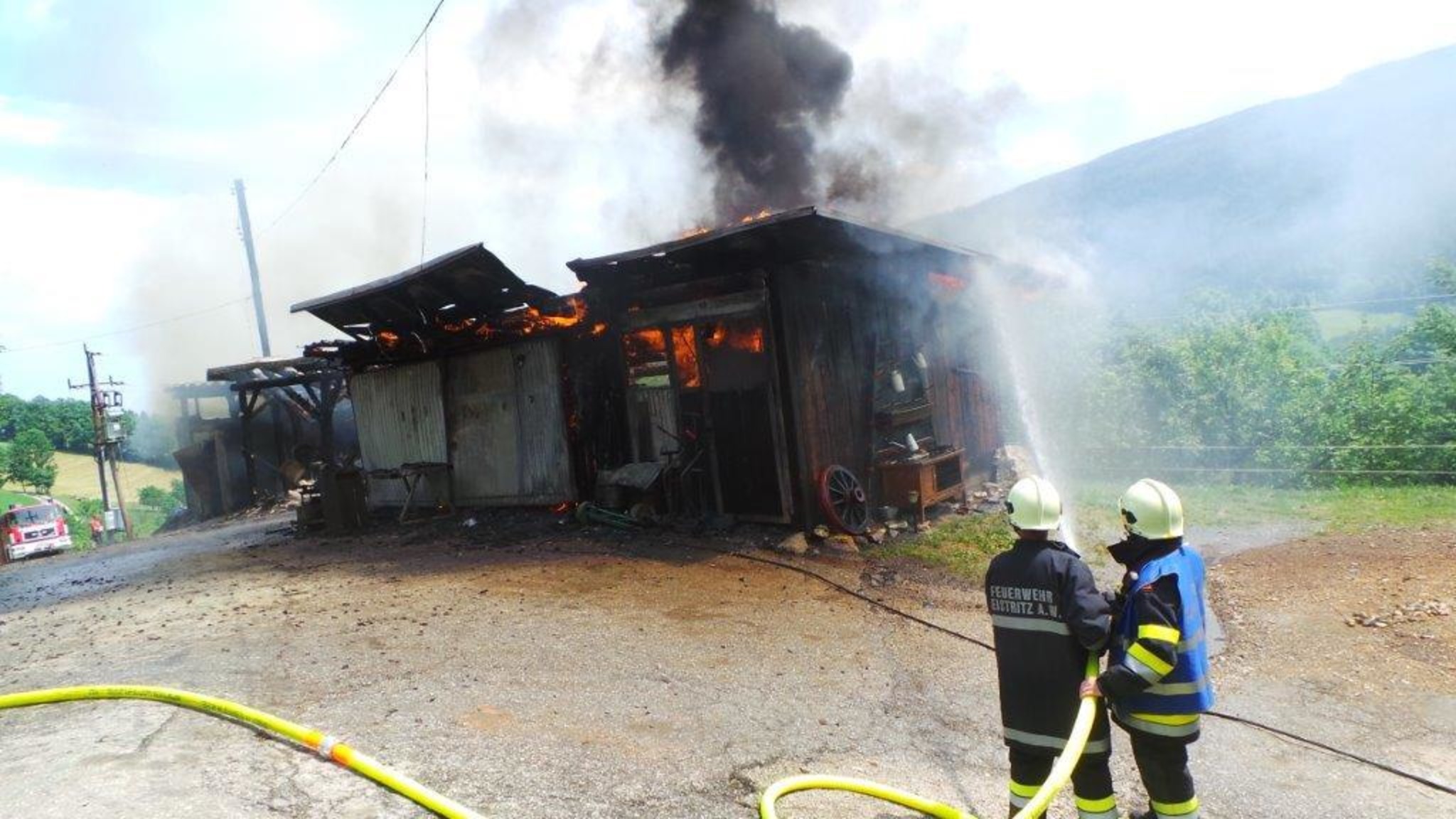 Explosionsgefahr bei Vollbrand in Kirchberg - Neunkirchen