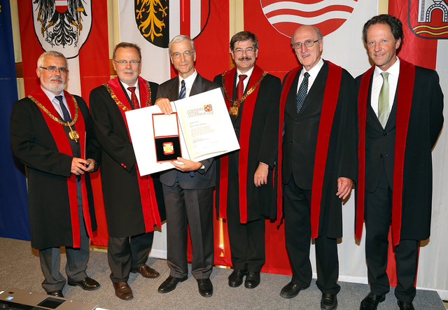 JKU-Ehrendoktor für Prof. Harald Niederreiter - Linz