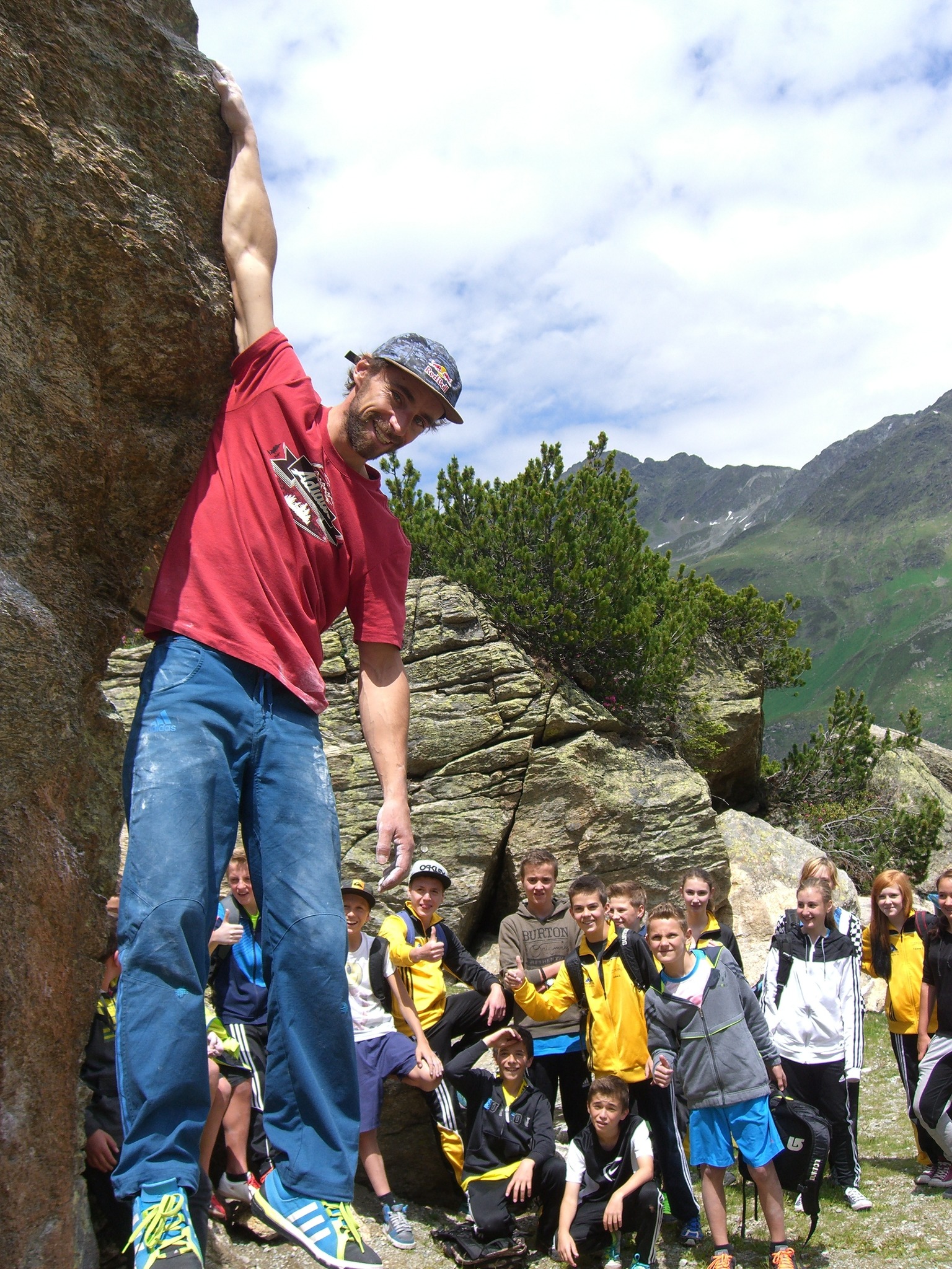 NMS Paznaun: Bouldern mit Bernd Zangerl im Silvapark - Landeck