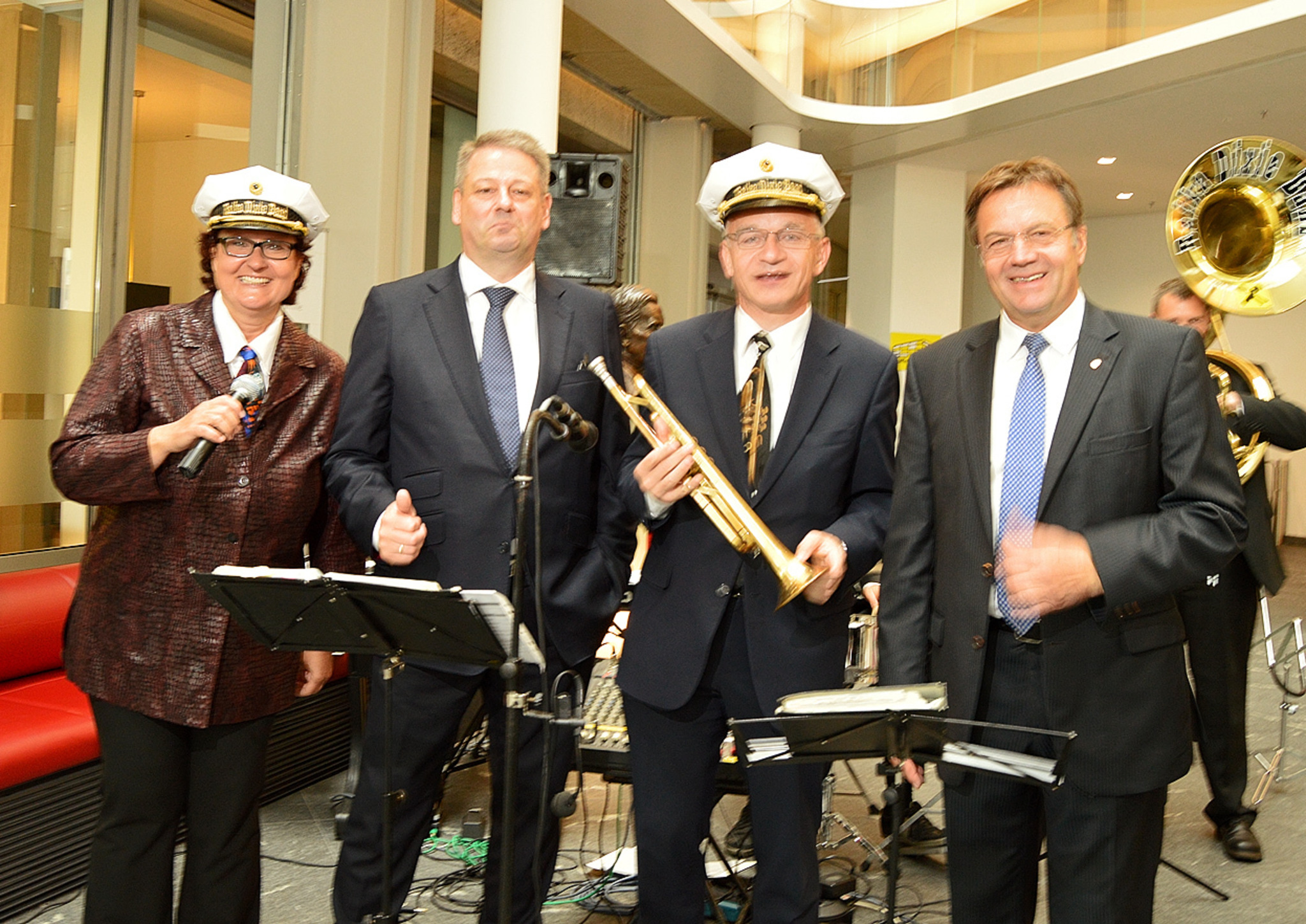Langenloiser Raika Dixie Band am Raiffeisenplatz in Wien - Krems