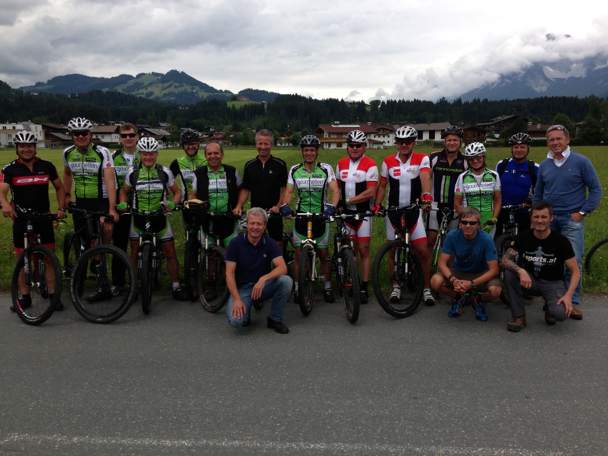 Fanklub des Radsport Wels feierte Gipfelsieg - Welser Unternehmer ...