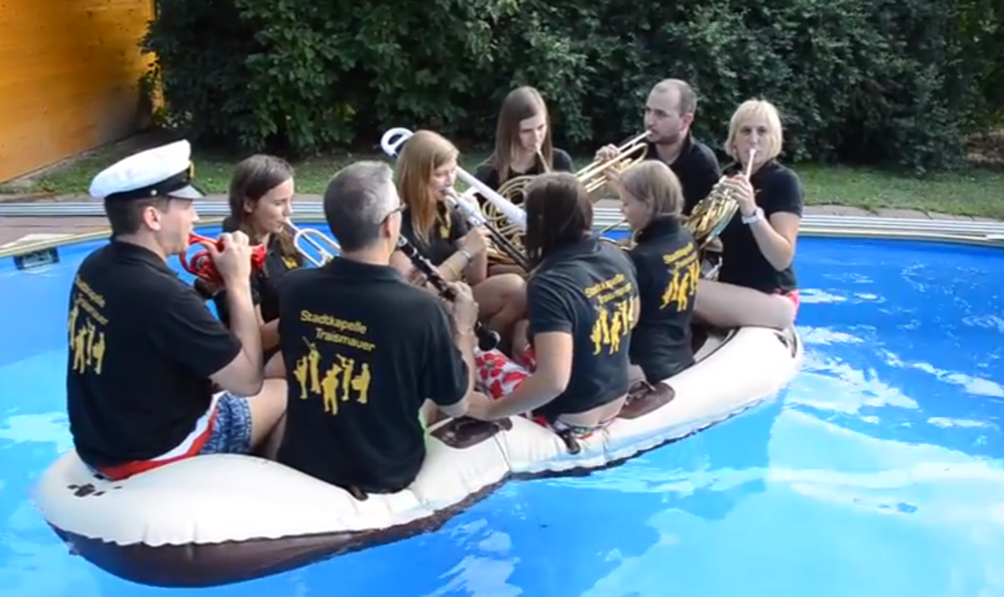Neuer Sommertrend "Cold Water Challenge" hat auch Traismauer erreicht ...