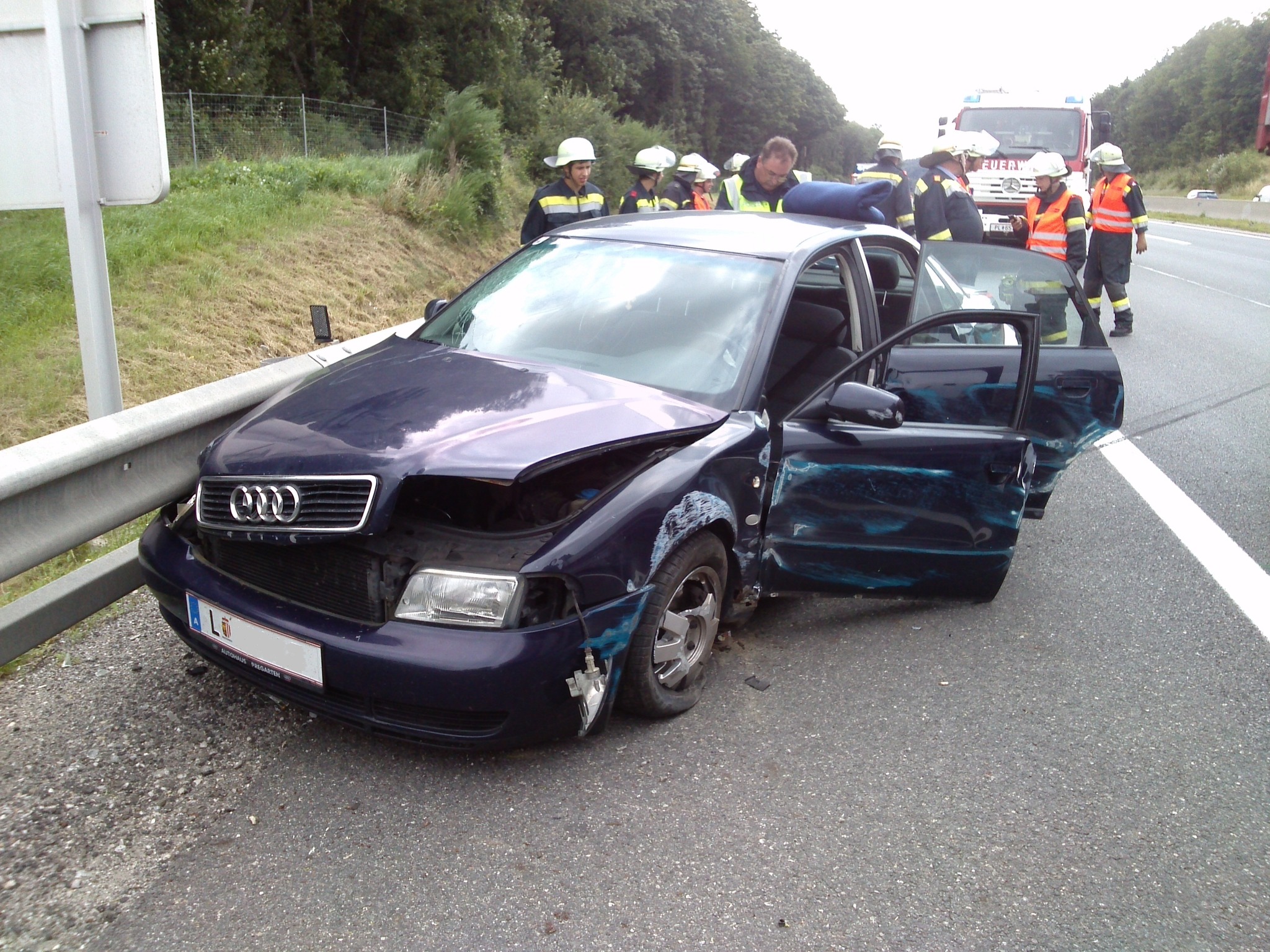 Lenker musste nach Unfall aus dem Auto geholt werden - Herzogenburg/Traismauer