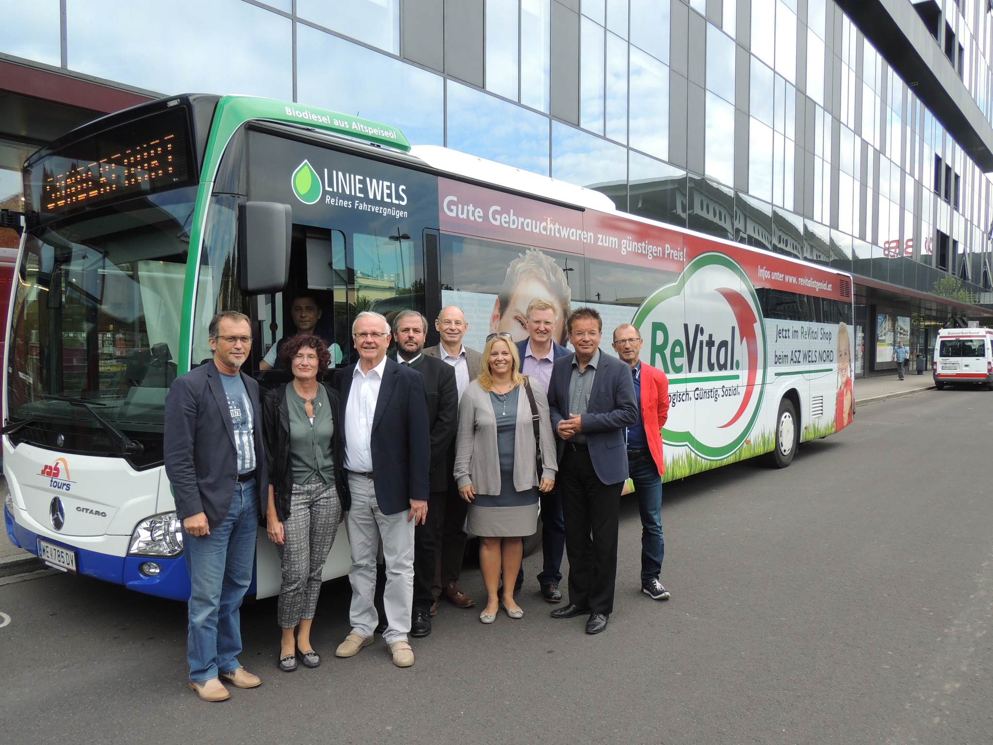 Bus der Linie Wels wirbt für ReVital - Wels & Wels Land