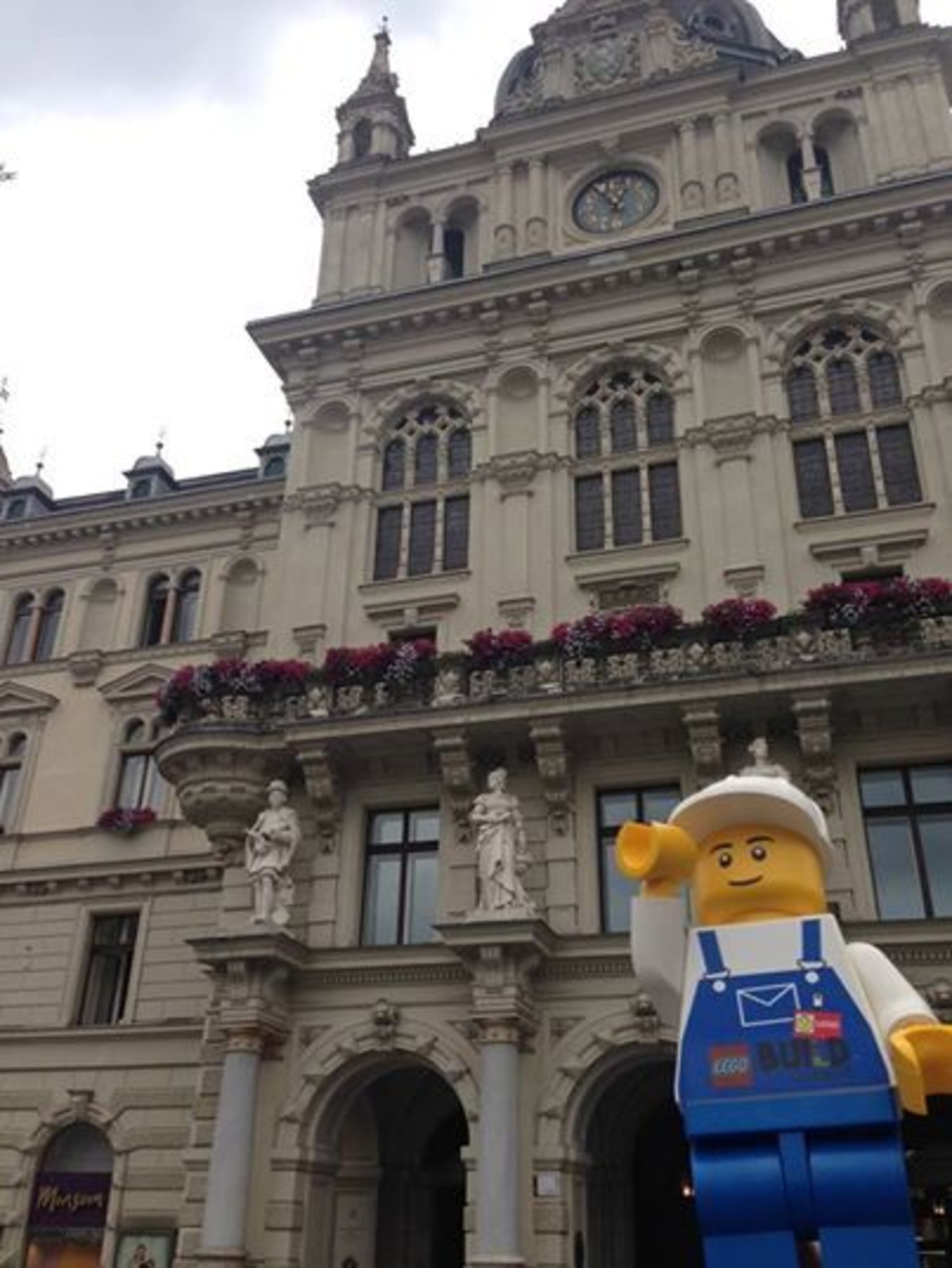 10 Millionen LEGO-Steine liegen bereit: Kinder bauen in Graz die ...