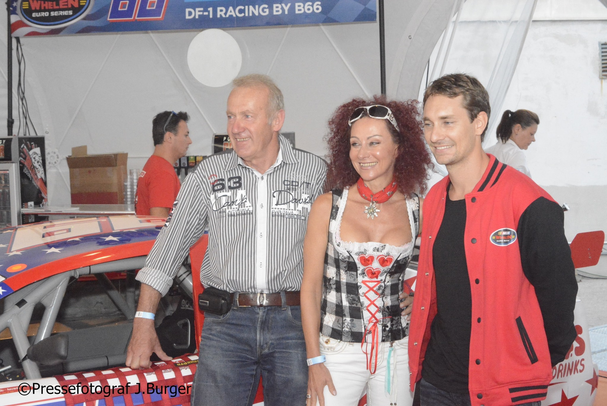 Esslinger Rally Legende Rudi Stohl bei NASCAR - Race Event mit Mathias ...