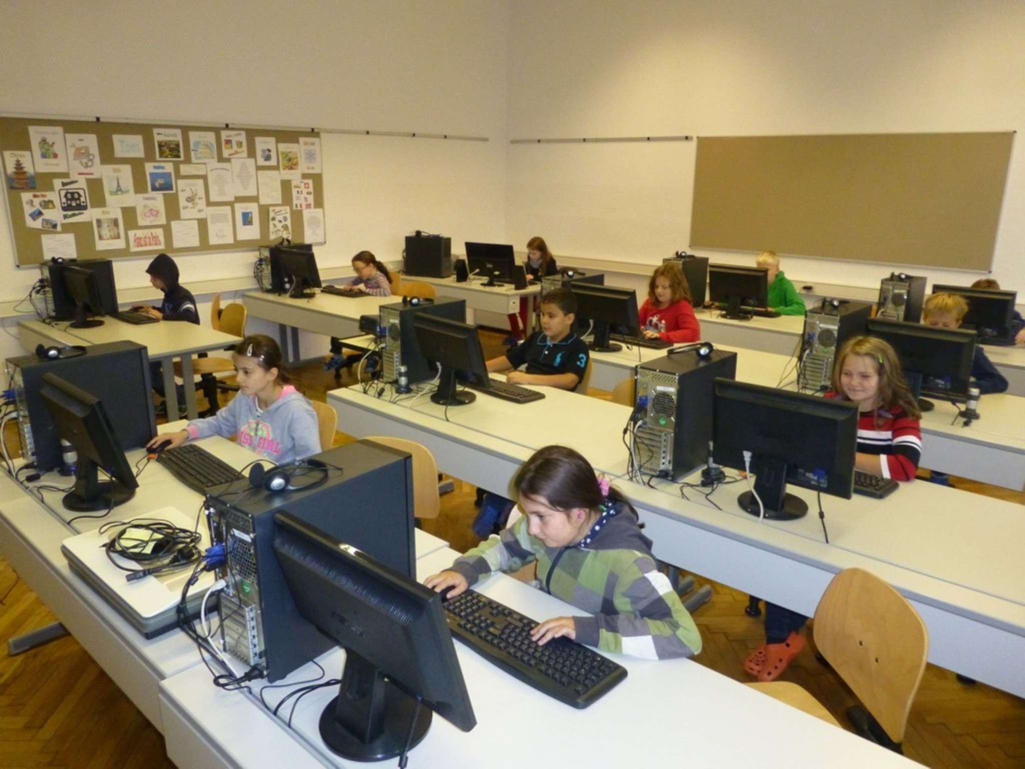 Zehn neue Computer für die Schüler - Neunkirchen