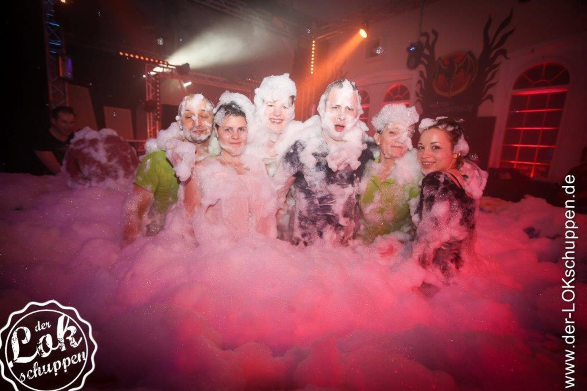 Schaumparty im LOKschuppen Simbach a. Inn begeistert die Jungen - Braunau