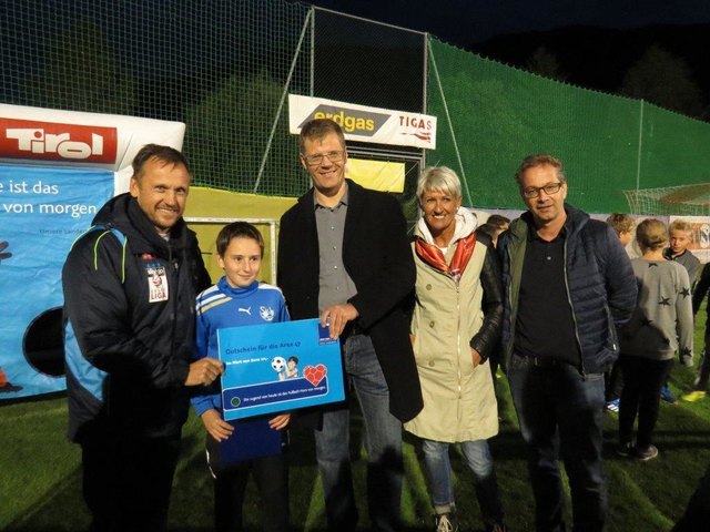 Hypo will Fussballbegeisterung aufwecken. Erste Station Landeck ...