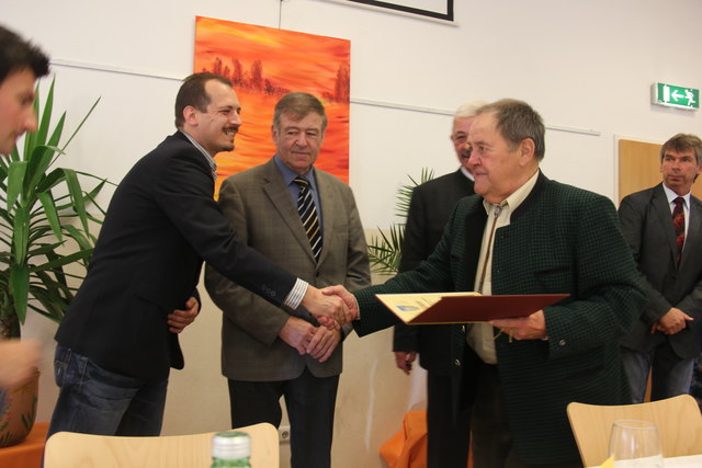 Weikendorf: Ehrenring für Ortsvorsteher - Gänserndorf