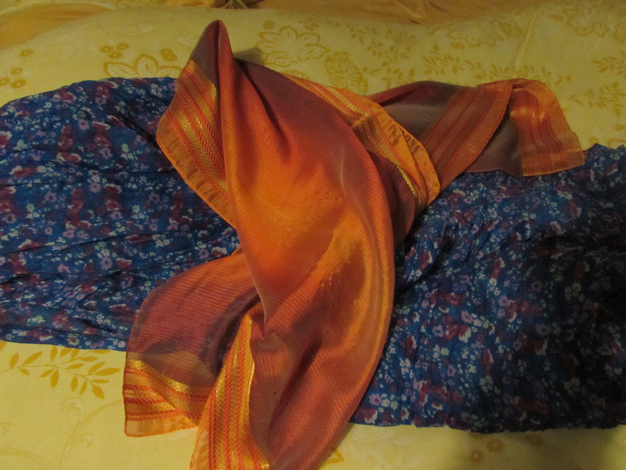 Schals und Tücher individuell binden - Perg