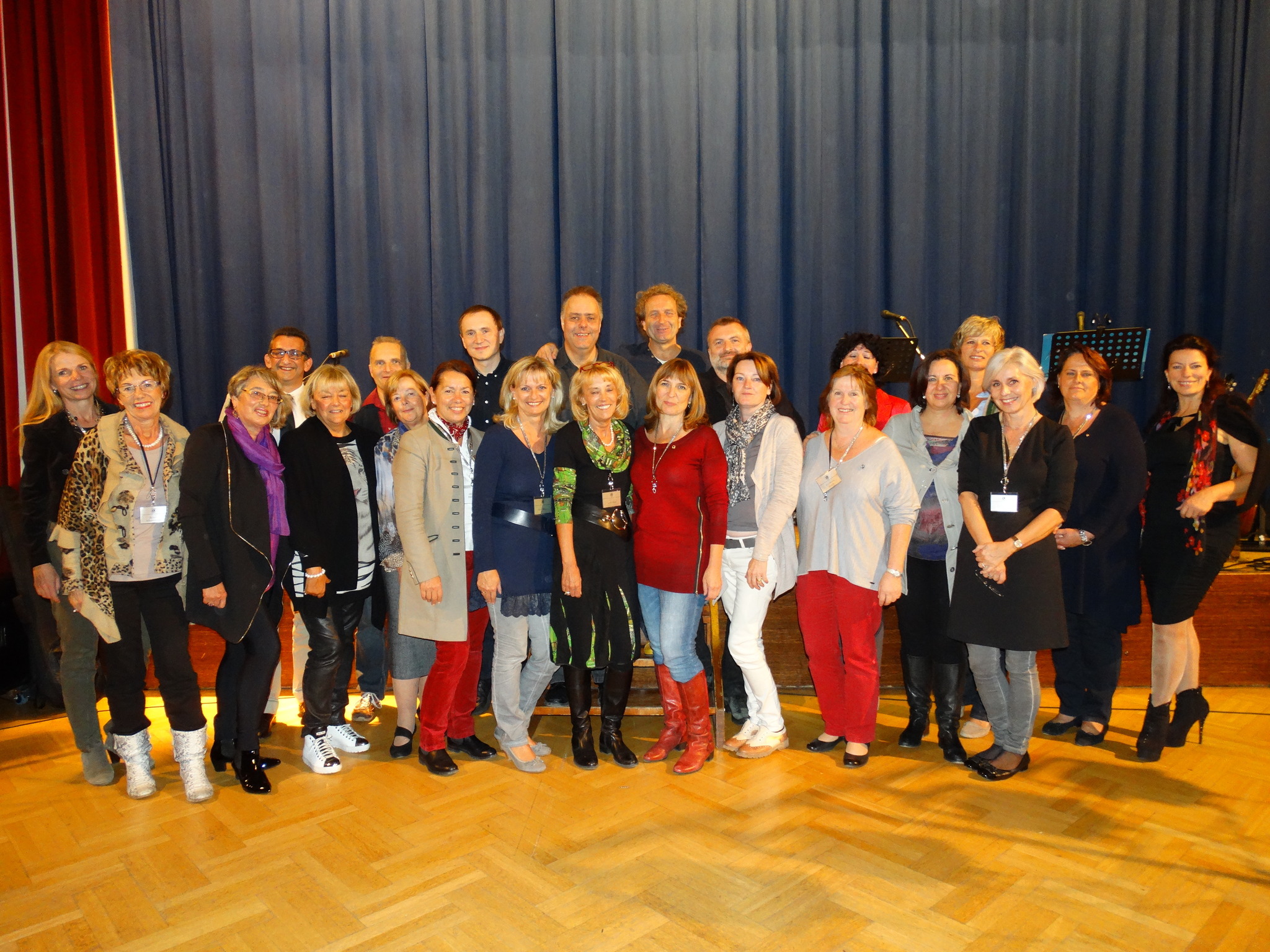Lions Ladies Wein 4-tel Juno organisieren Benefizkonzert mit der Band ...