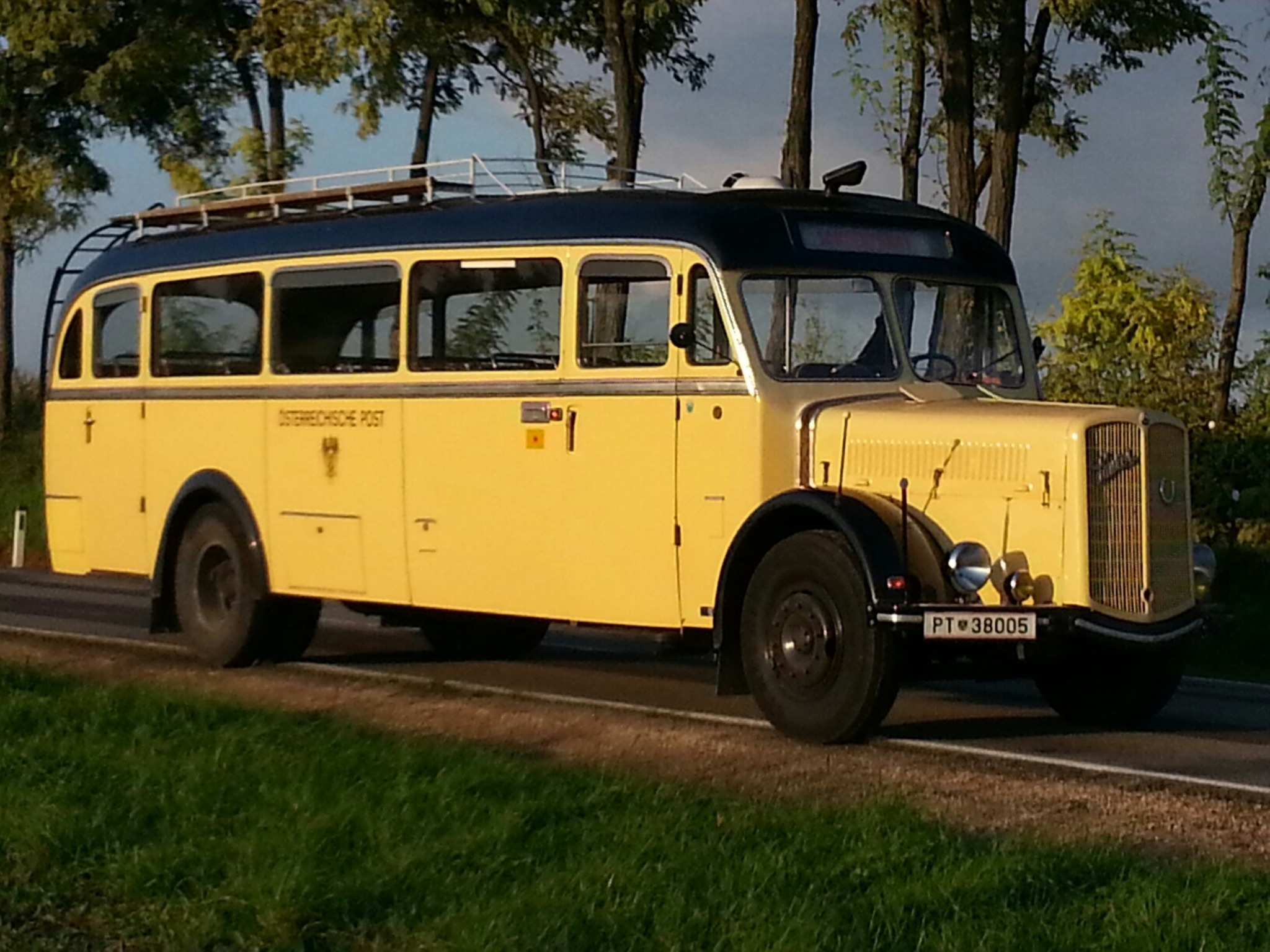 Mit dem OLDTIMER-BUS durch Simmering - Simmering