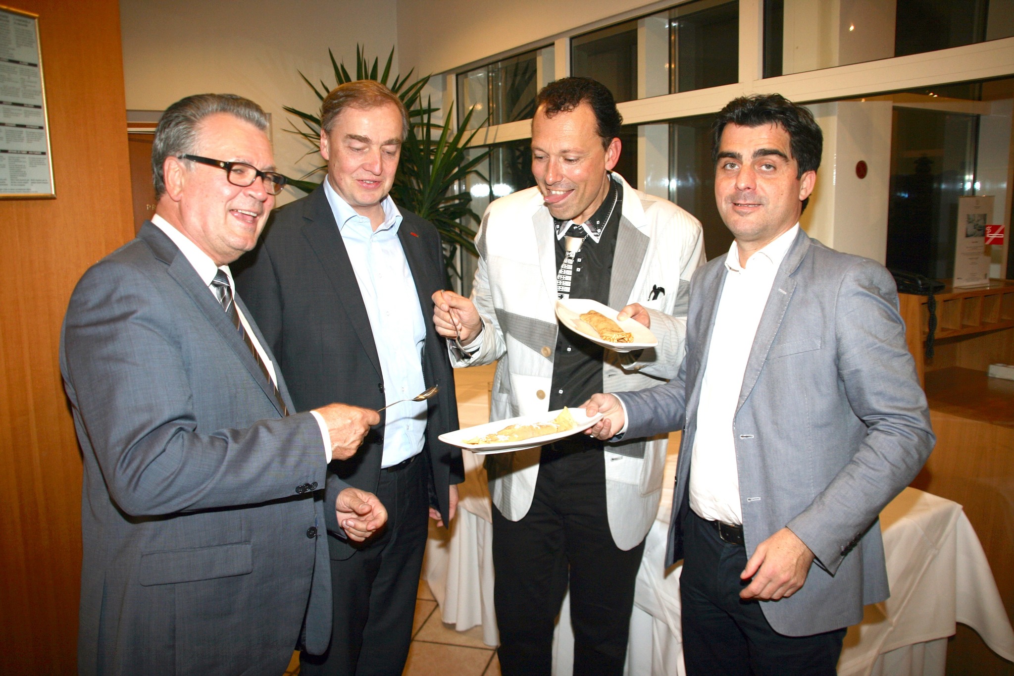 "Stimmwunder" Wolf Frank parodierte im Dreikönigshof - Korneuburg
