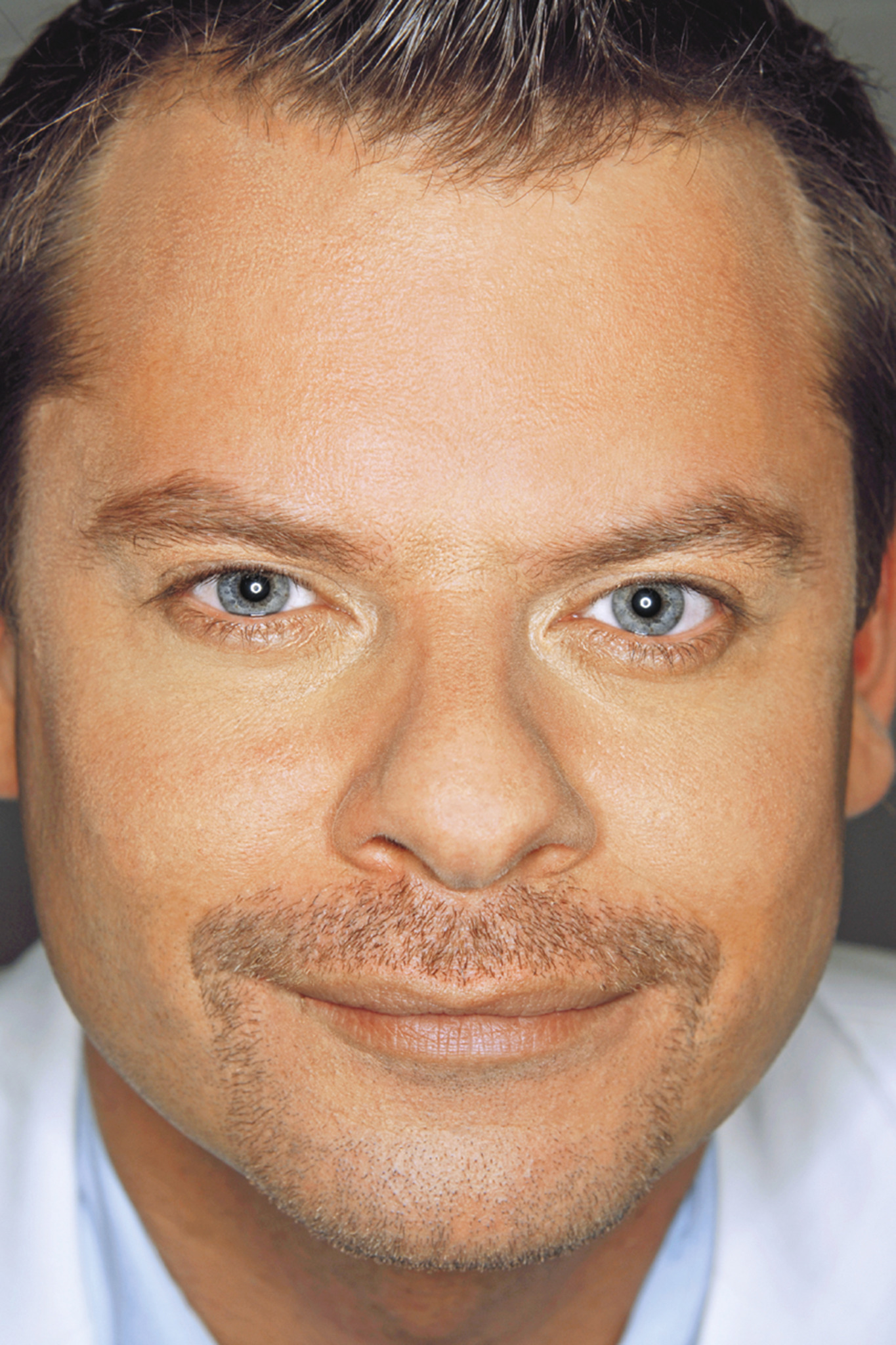 Ingo Appelt verwandelt Bühne in Church of Comedy - Rohrbach