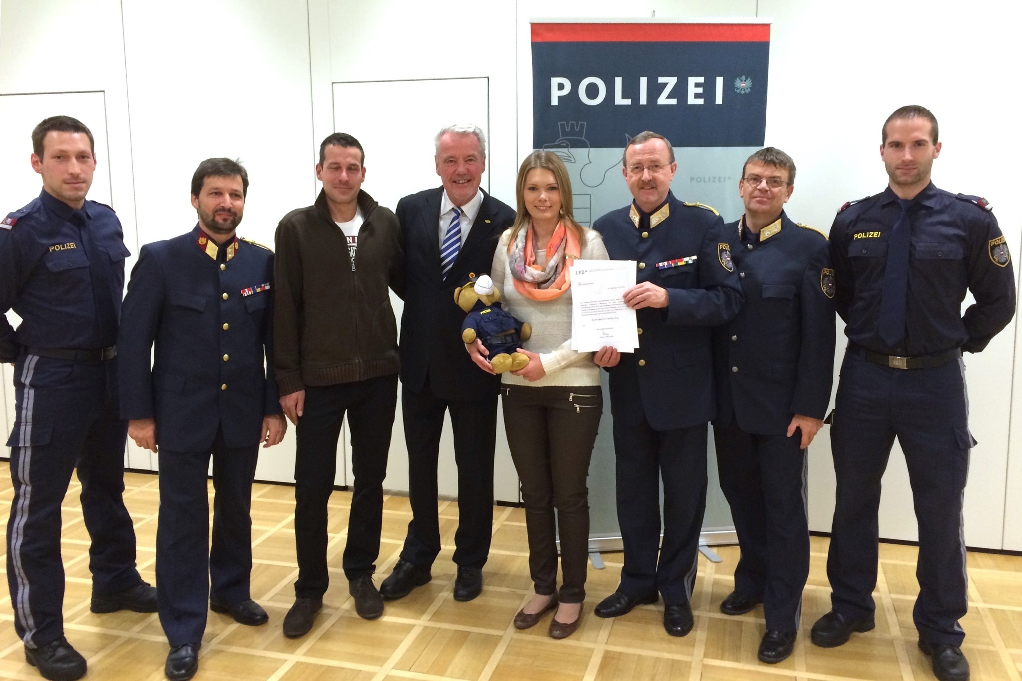 Ausmerksames Ehepaar von Polizei geehrt - Wiener Neustadt