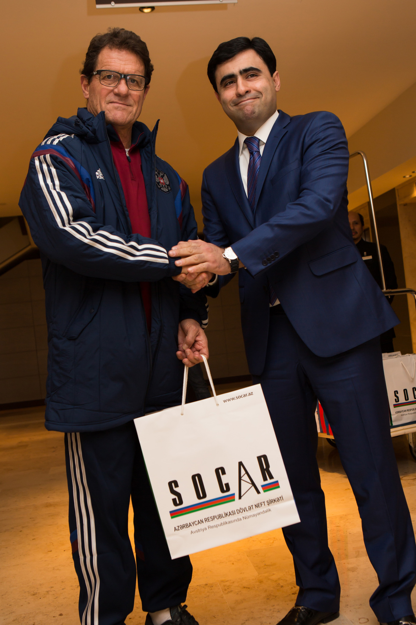 EURO 2016 Sponsor SOCAR beschenkt Russen mit Sachertorte - St. Pölten