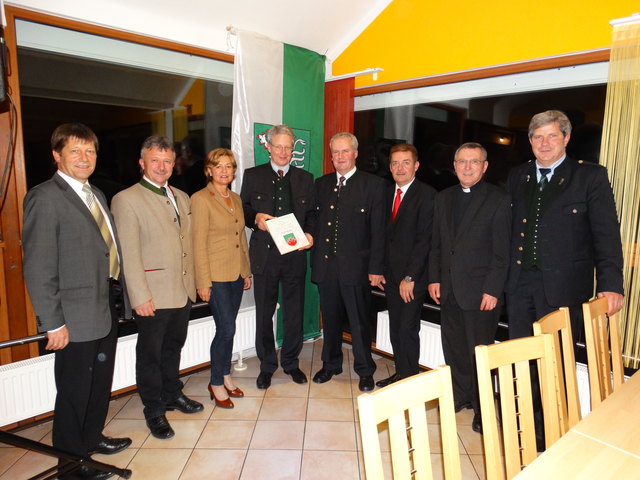 Präsentation der Gemeindechronik von Puchegg kurz vor der Fusion mit ...