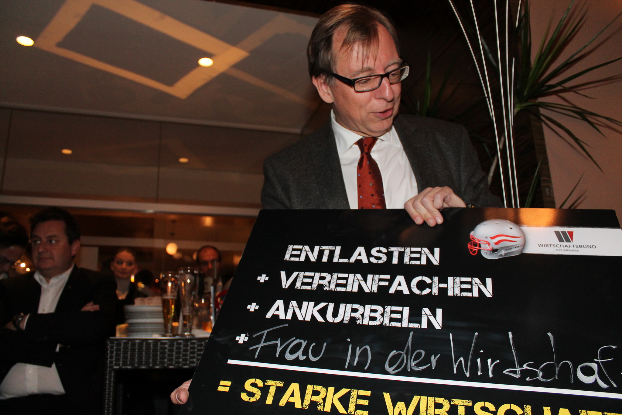 Spannende Diskussionsrunde im Cafe Weberhaus mit Landesrat Christian ...