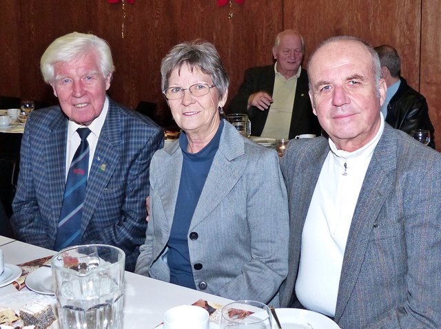 Schwechater Seniorenbund feierte Geburtstage und Advent - Schwechat