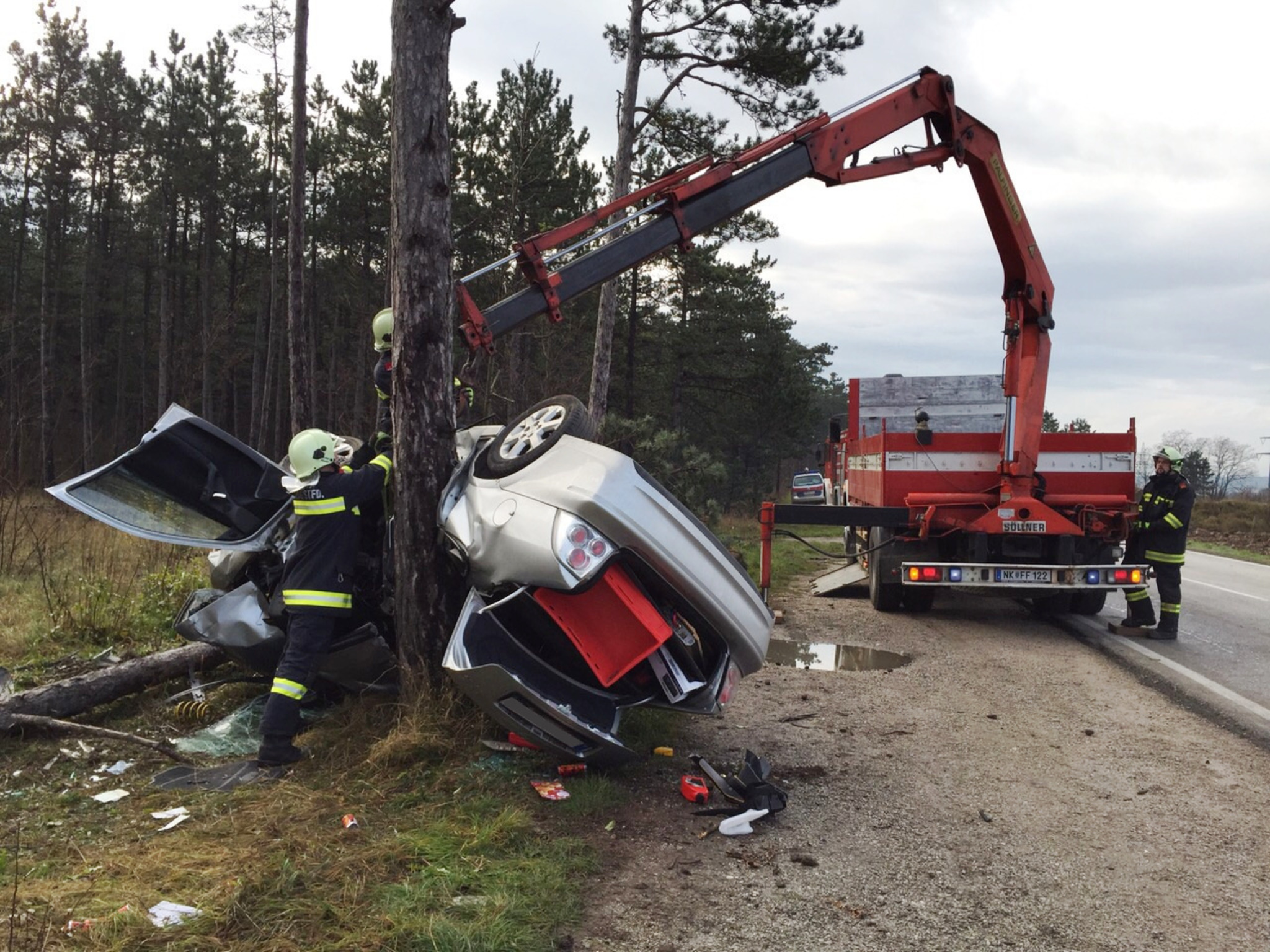 Mit Auto gegen Baum - Neunkirchen