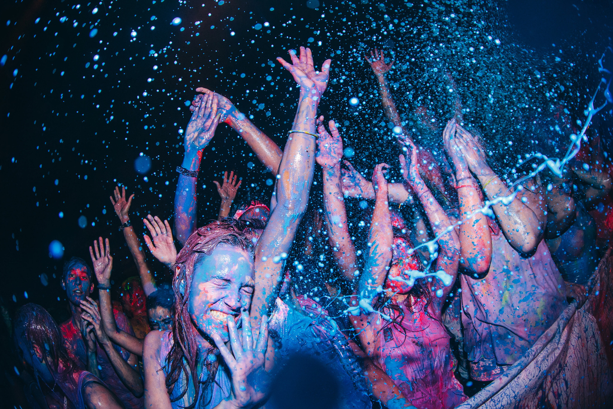 Neonsplash: Die weltweit farbenfrohste Party steigt im VAZ St. Pölten ...