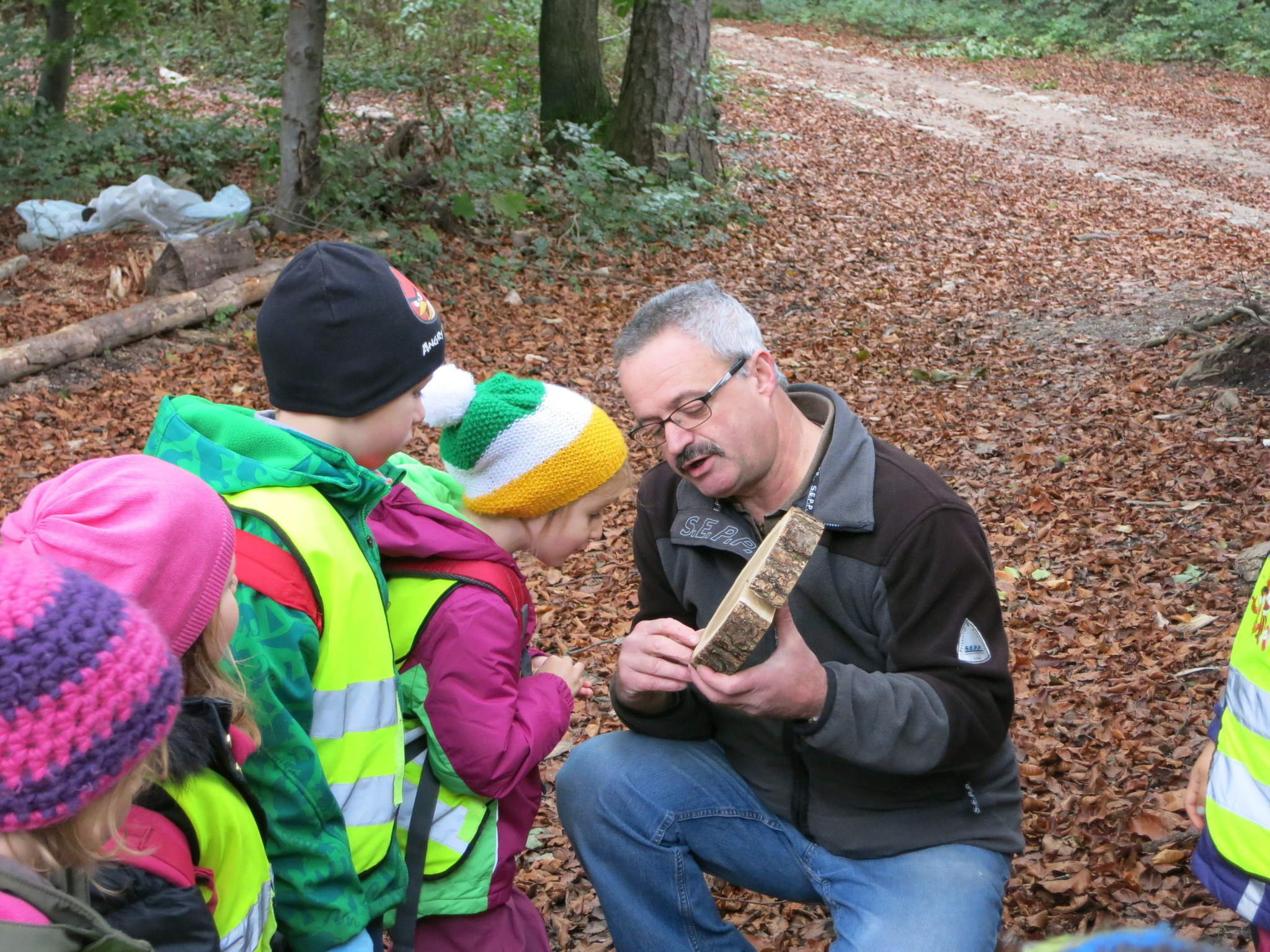 Waldpädagoge vermittelt Kleinsten die Schönheit der städtischen Forste ...