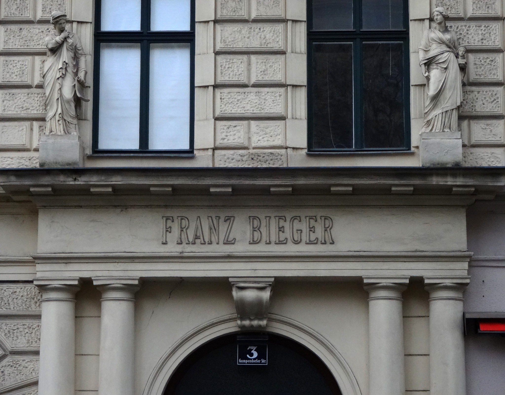 Ein schönes Gründerzeit-Portal ... - Rudolfsheim-Fünfhaus