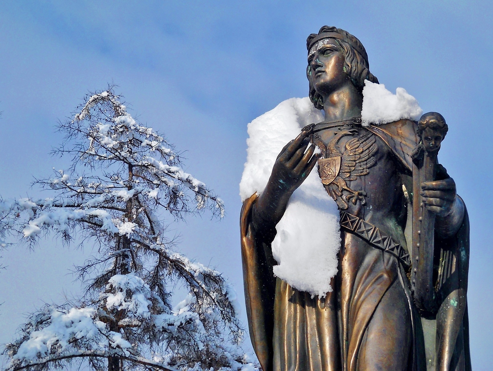 Walther von der Vogelweide mit weißem Umhang - Innsbruck