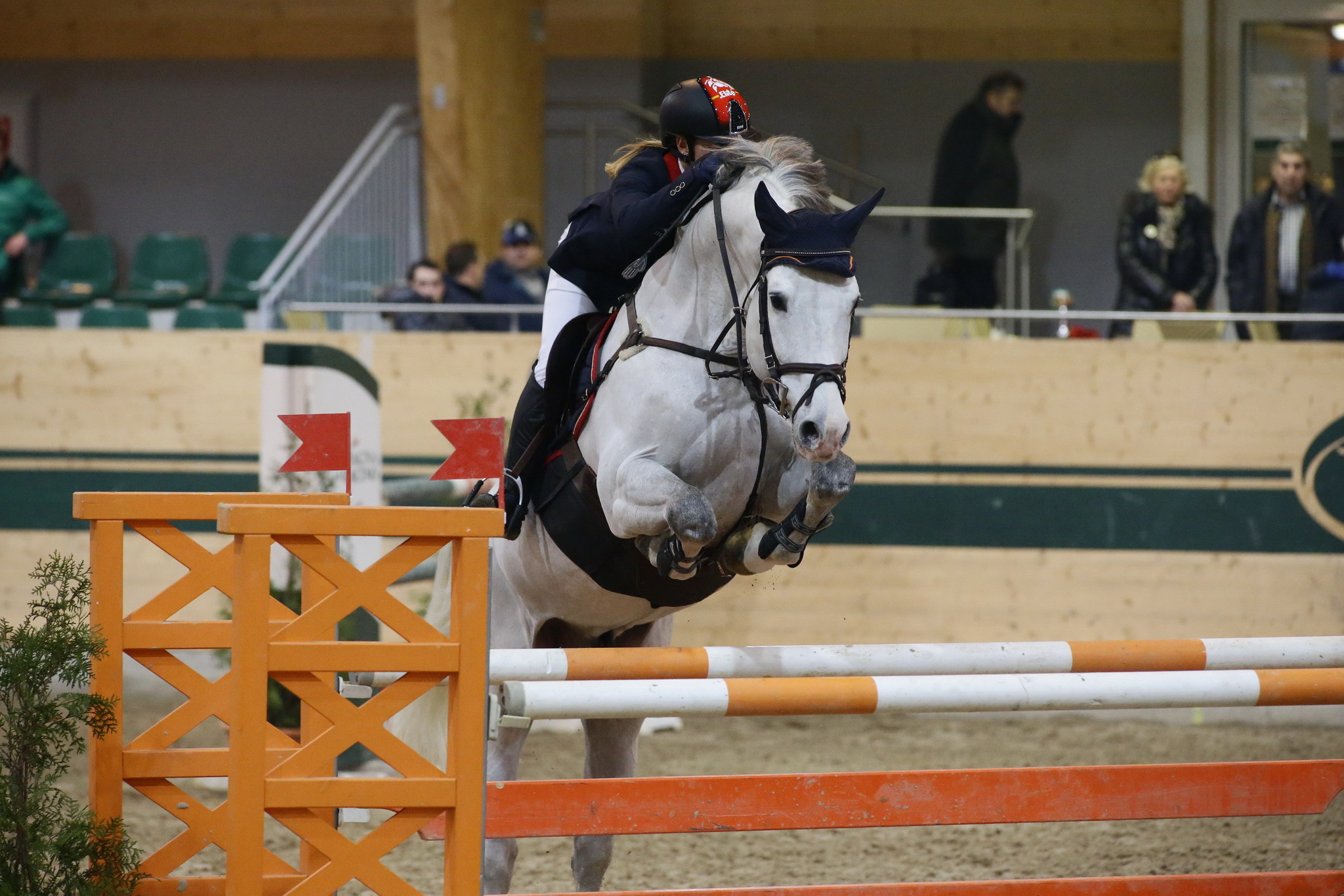 Tag zwei des Saison Openings im MAGNA RACINO endet mit einem S* Sieg ...
