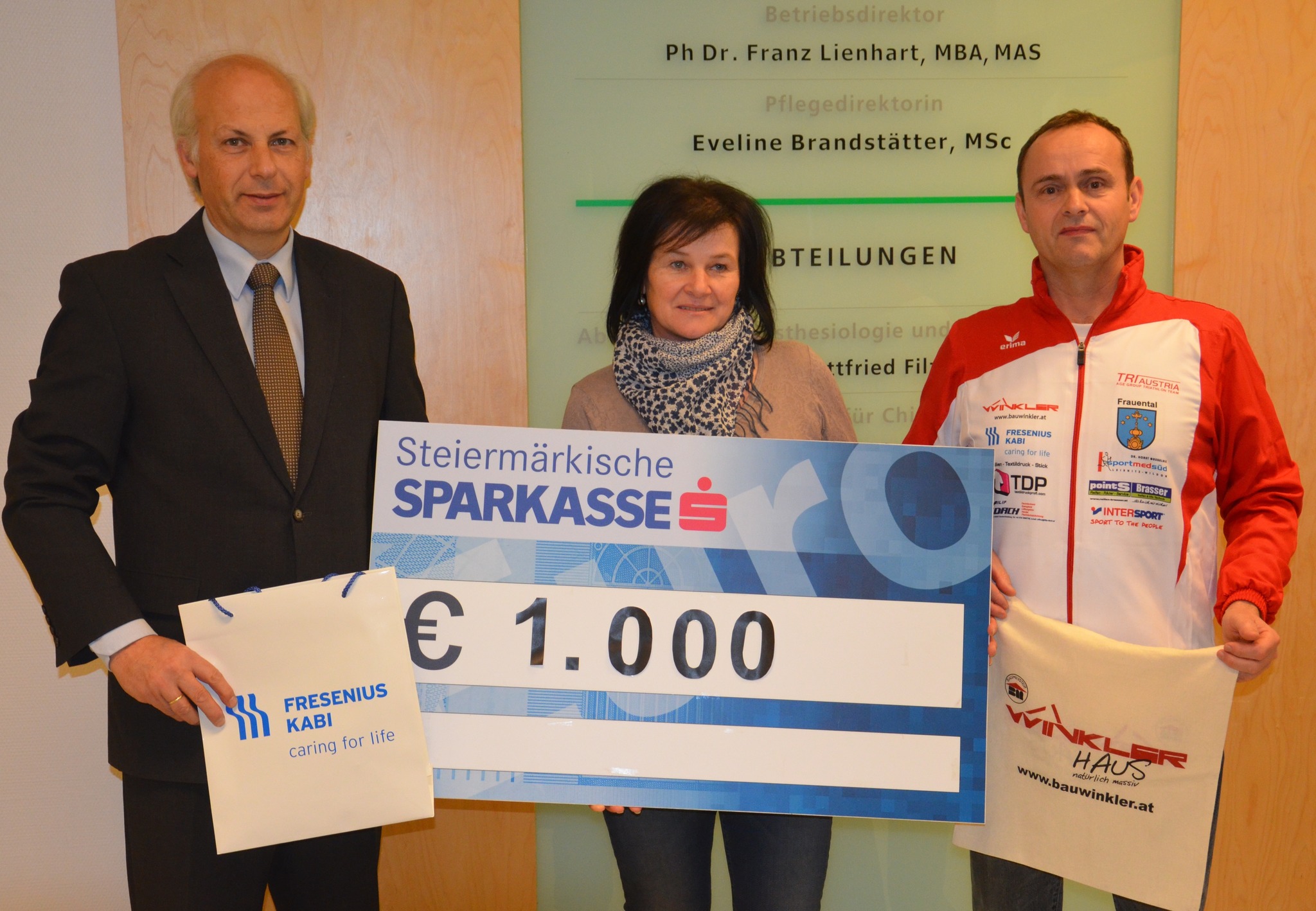 Schwimmen mit Herz: 1.000 Euro-Scheck für Hospizverein Deutschlandsberg ...