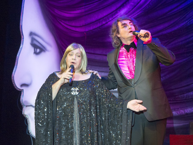 Gesungene Hommage an die Streisand - Innsbruck