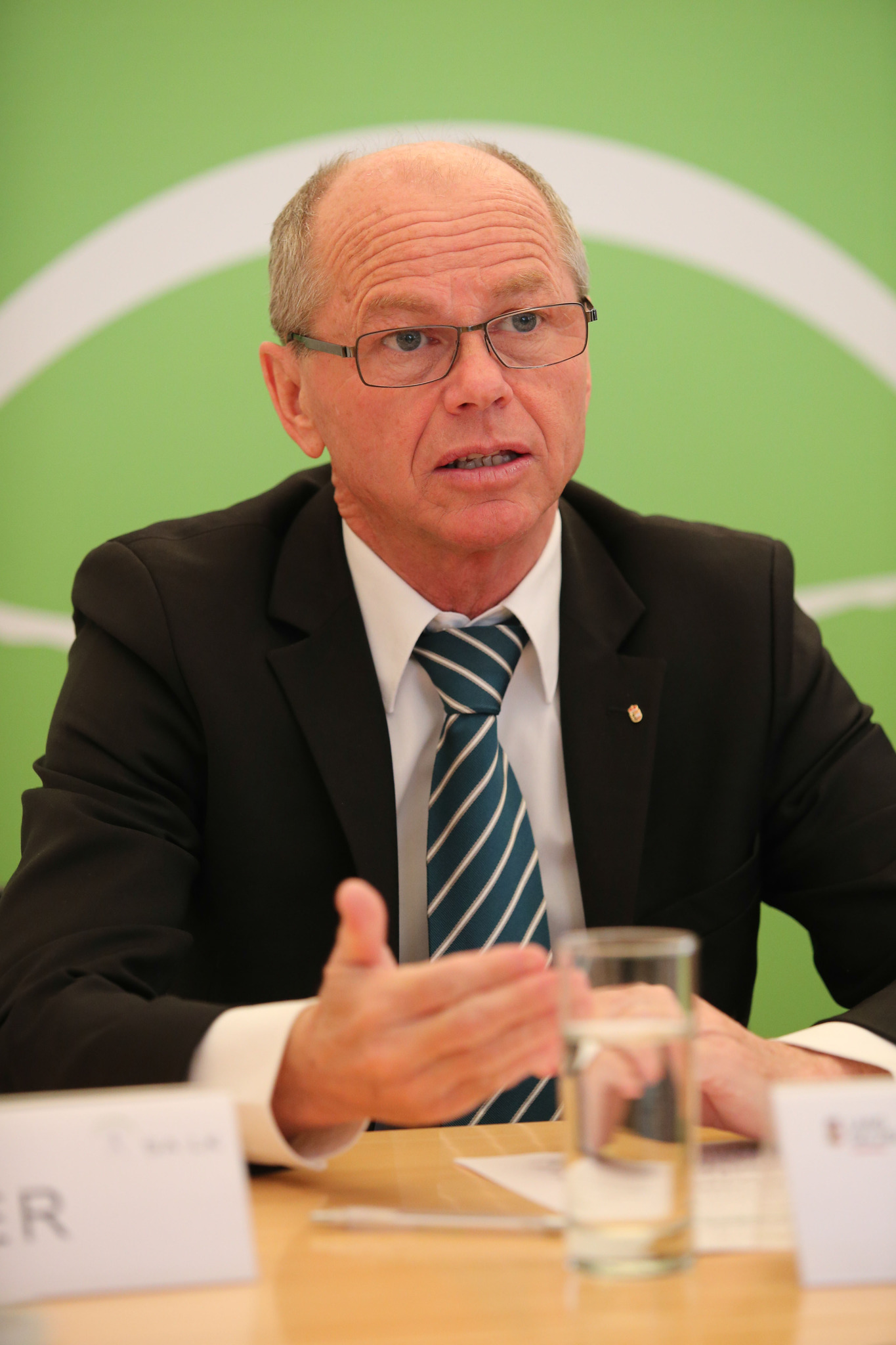 St ckl Eine Erh hung Des Gehalts Um 30 Prozent Ist Utopisch