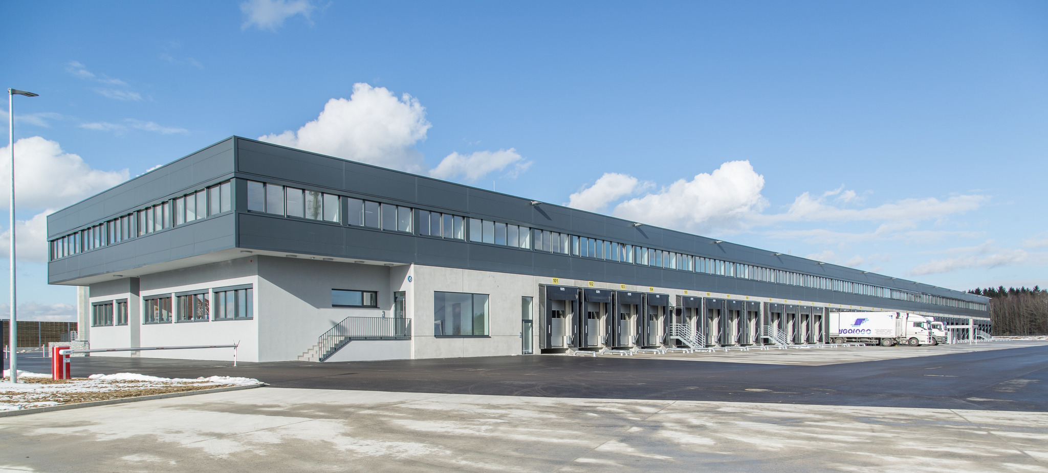 Frigologo eröffnet in Sattledt modernstes Logistikzentrum - Wels & Wels ...