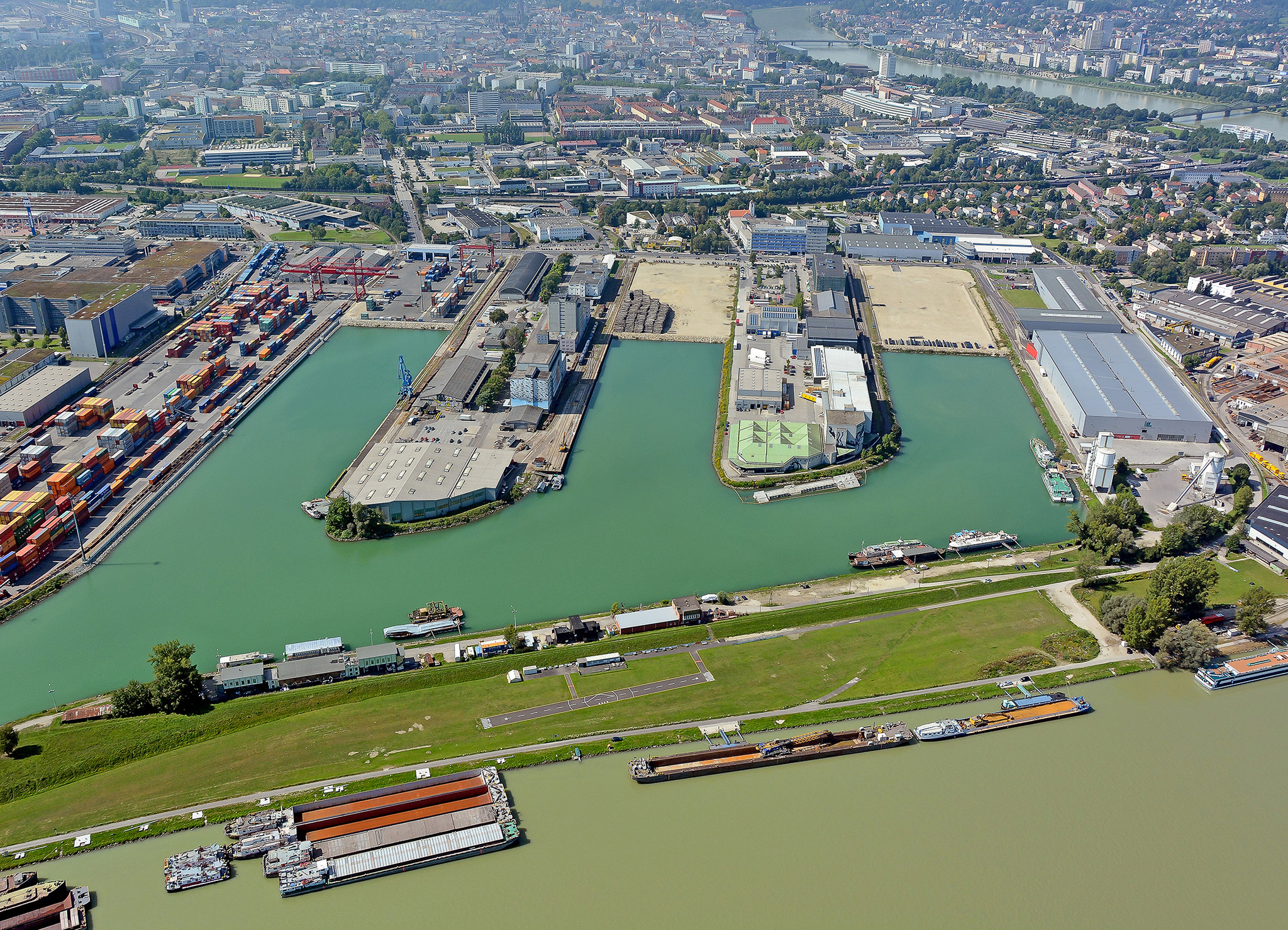 Wirtschaft baut auf Linzer Hafen - Linz