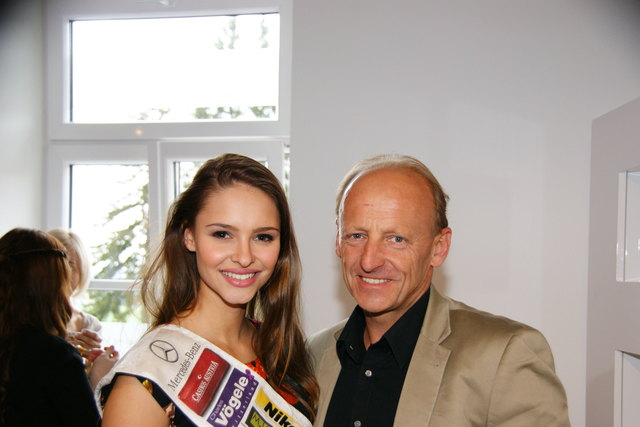 Amtierende Miss Austria Julia Furdea zu Besuch im ZahnSpa-Geinberg ...
