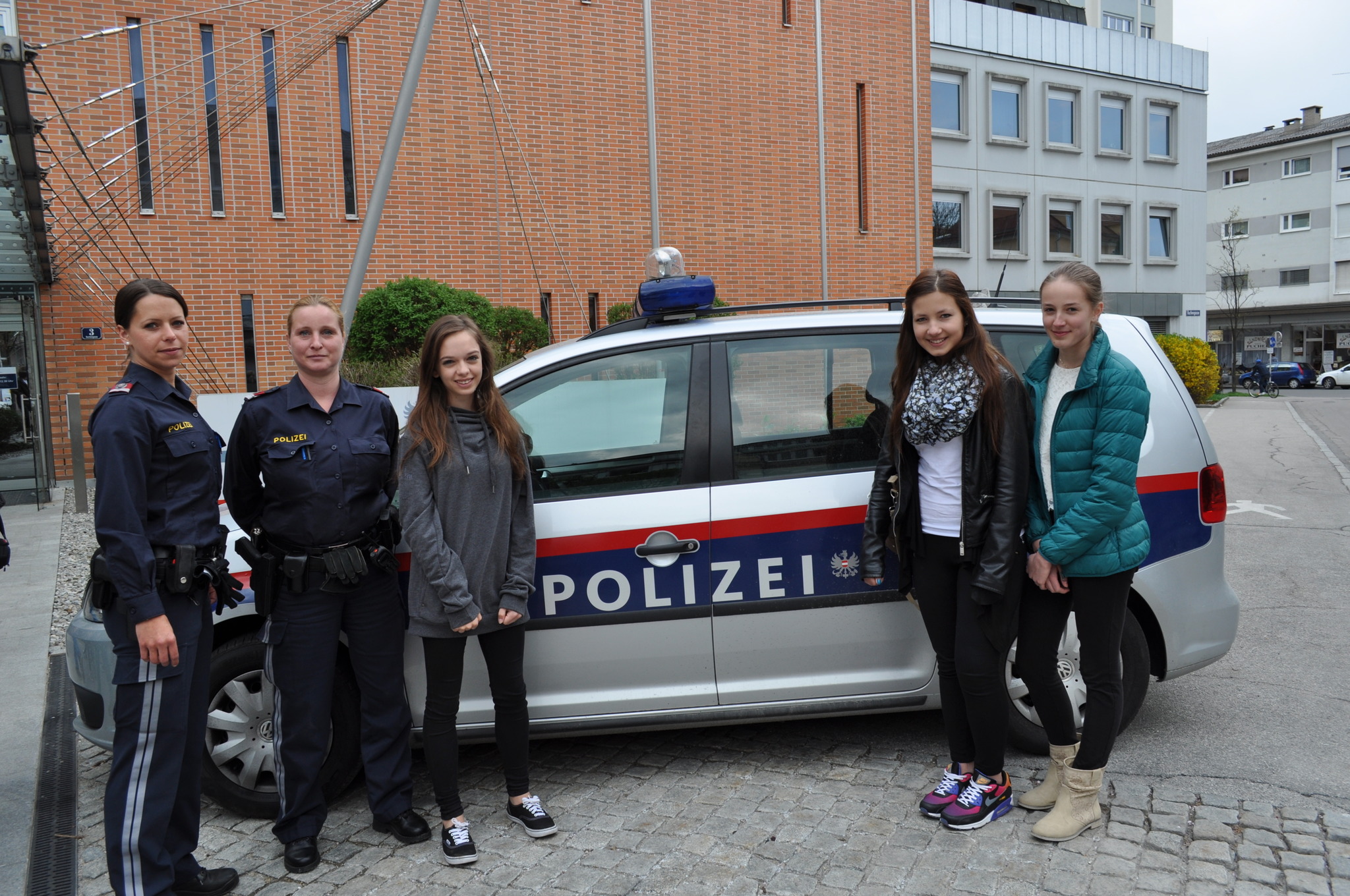 Girls Day 2015 gewährt Einblicke in Polizei-Beruf - Klagenfurt