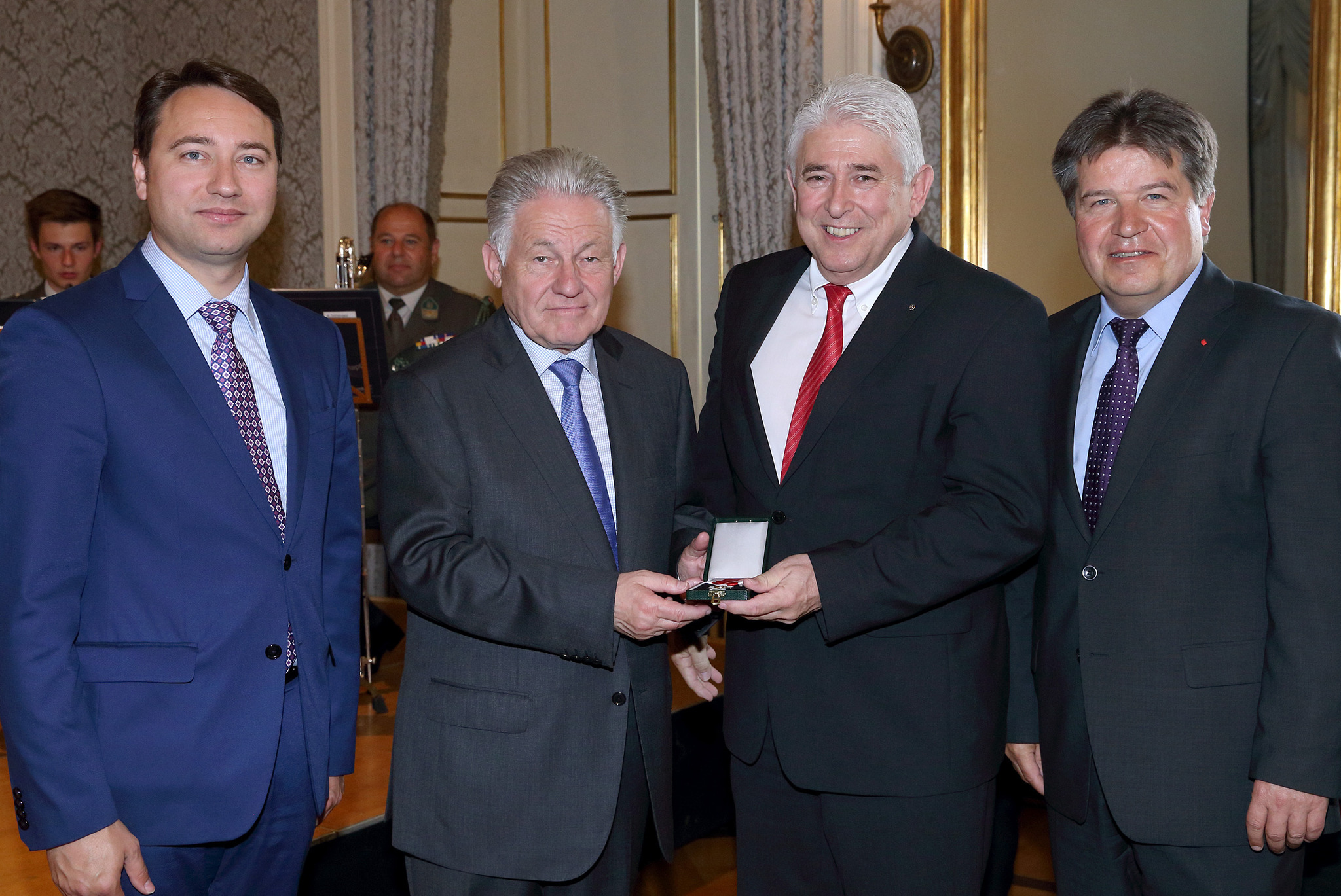 Freilinger erhält Silbernes Verdienstzeichen des Landes OÖ - Steyr ...