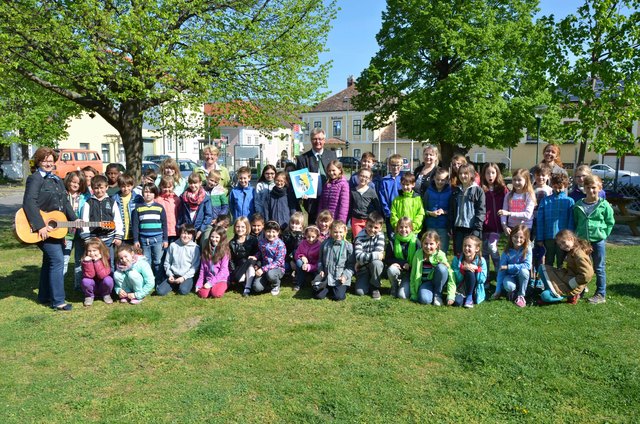 Kinder am Gemeindeamt - Baden