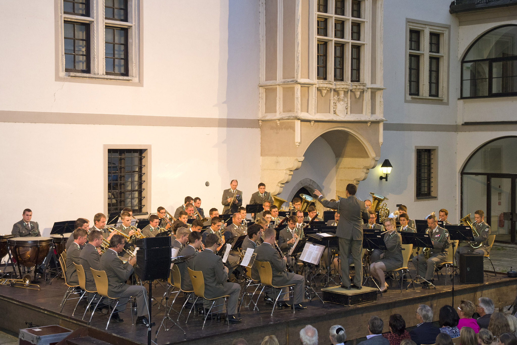 Im Sommer fungiert der Burggarten als Konzertschauplatz - Wels & Wels Land