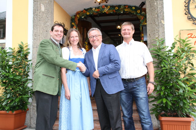 Spende an Salzburger Landeshilfe übergeben - Flachgau