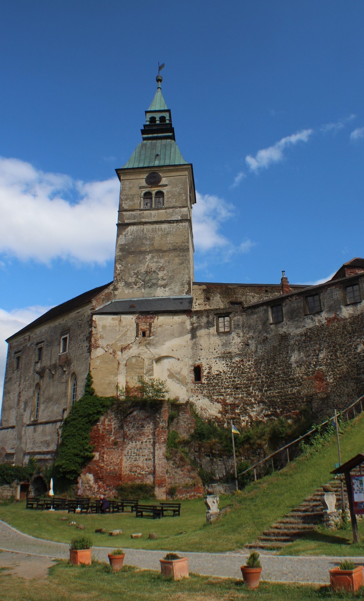 ein blick auf de burg - Mattersburg