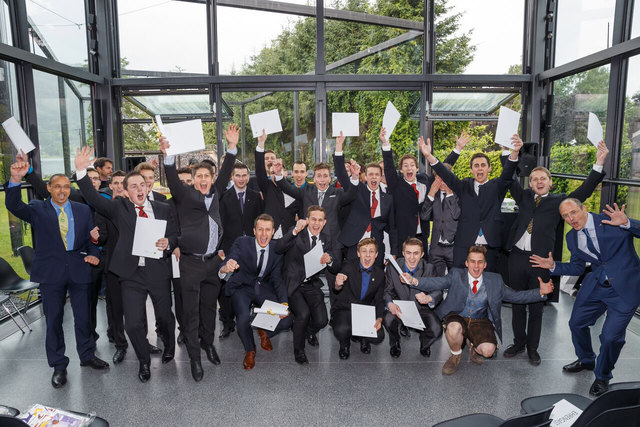 HTL Villach feierte Matura in Günther Domenigs Steinhaus - Villach