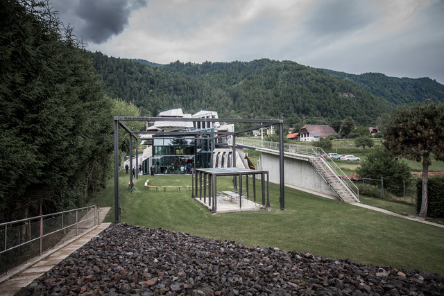 HTL Villach feierte Matura in Günther Domenigs Steinhaus - Villach