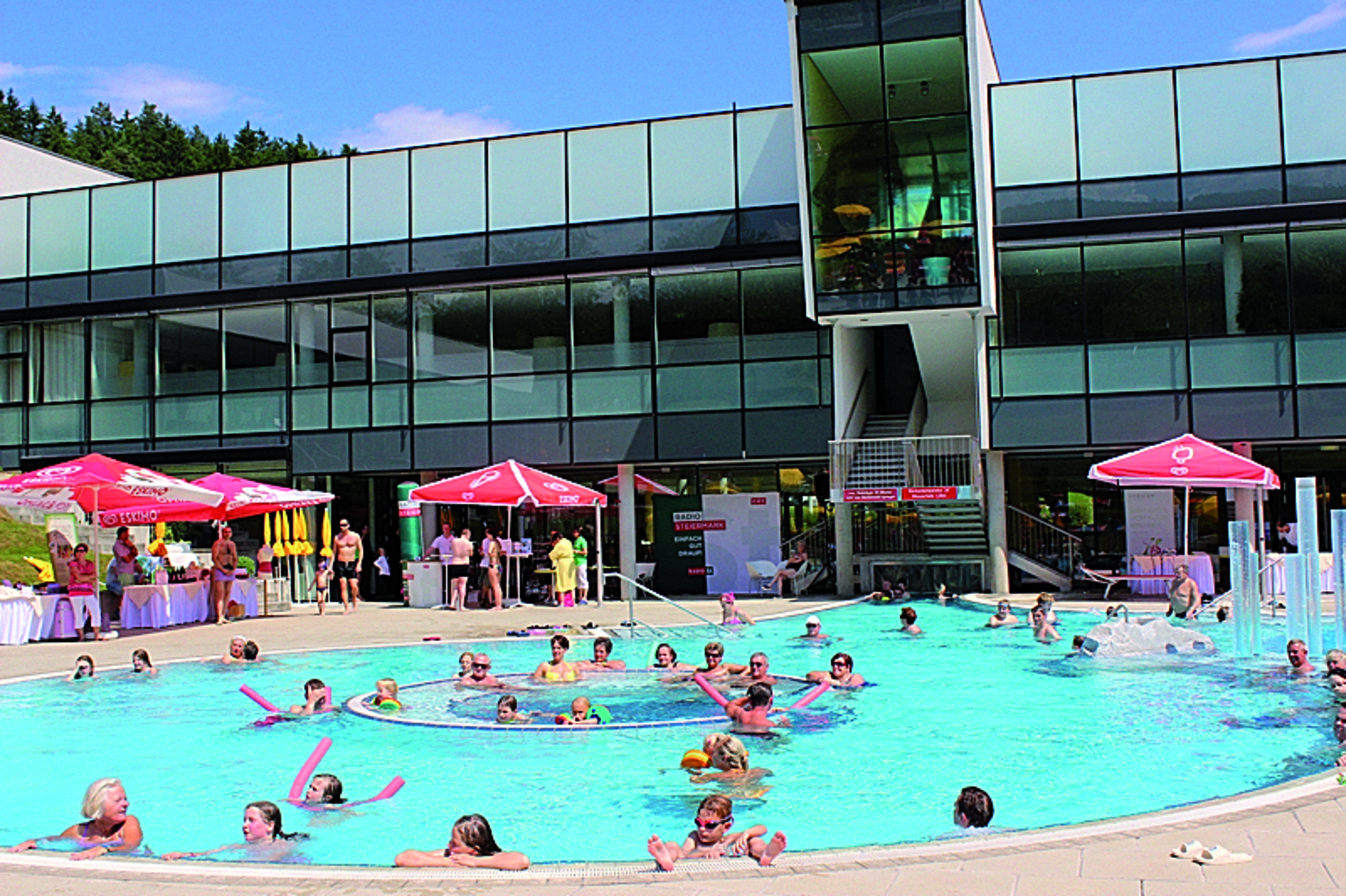 Eintauchen und Genießen. Die Therme NOVA mach den Sommer erst so ...